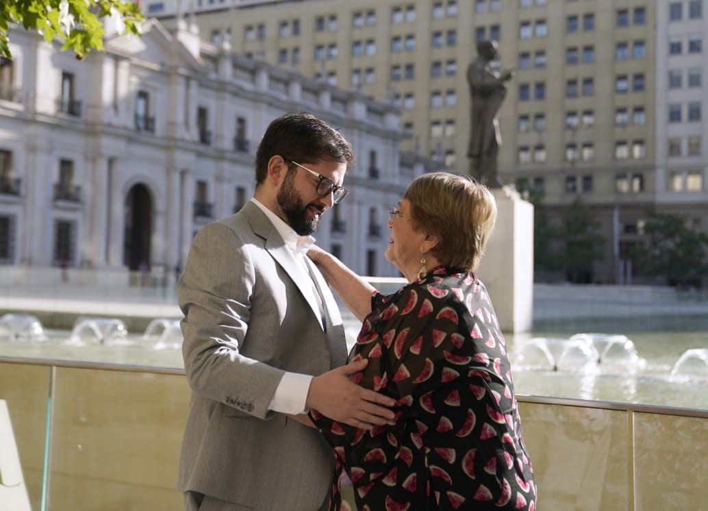 El cariñoso reencuentro del Pdte. Boric y Michelle Bachelet - INFOGATE